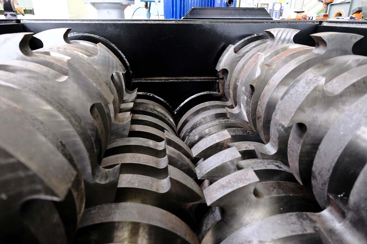 Powerful Four-Shaft Shredders for Controlled Output | For Rec